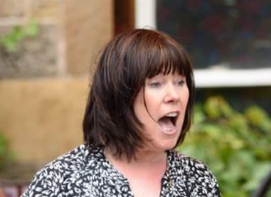 Bairn in the wee-hoose - Lesley Traynor